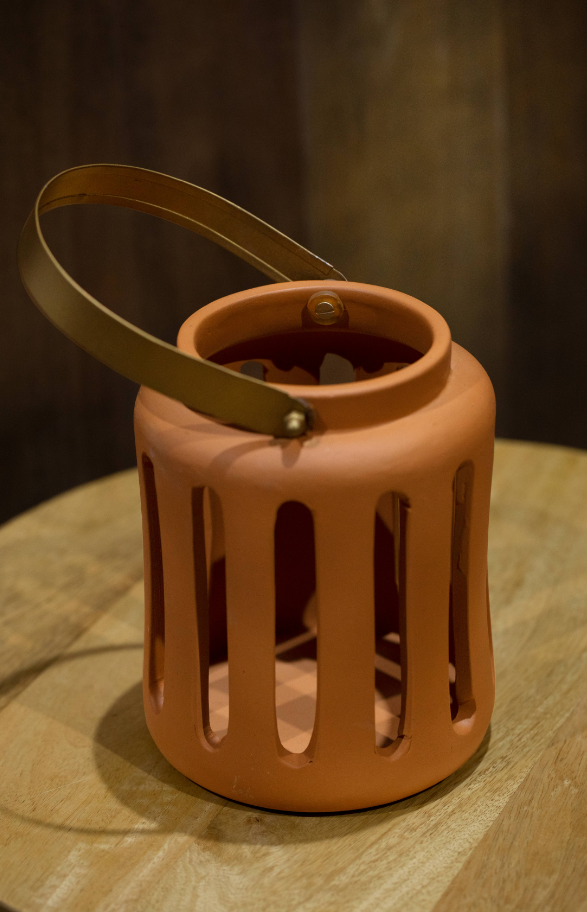Lupa Terracotta Round Lantern W/Metal Handle - Large – Roots Furniture